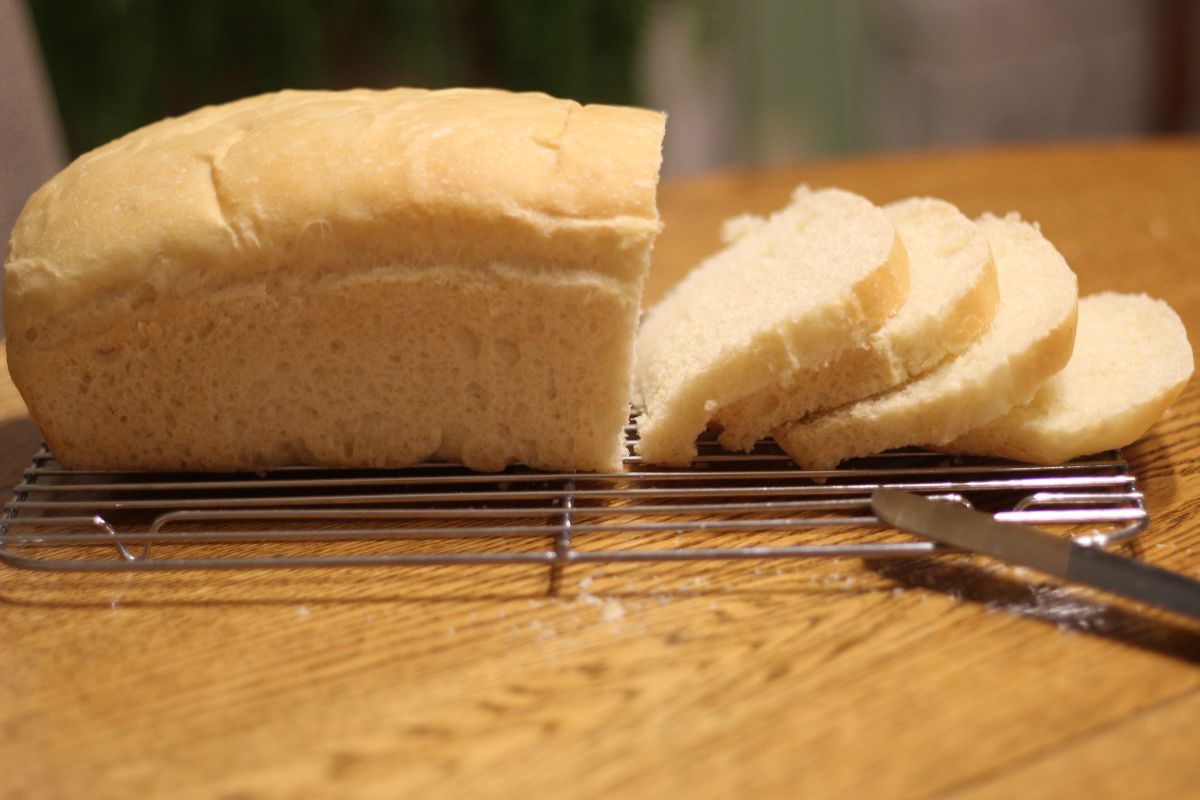 HOW TO MAKE WHITE BREAD DOUGH IN A BREAD MACHINE - Healthy Home from Scratch