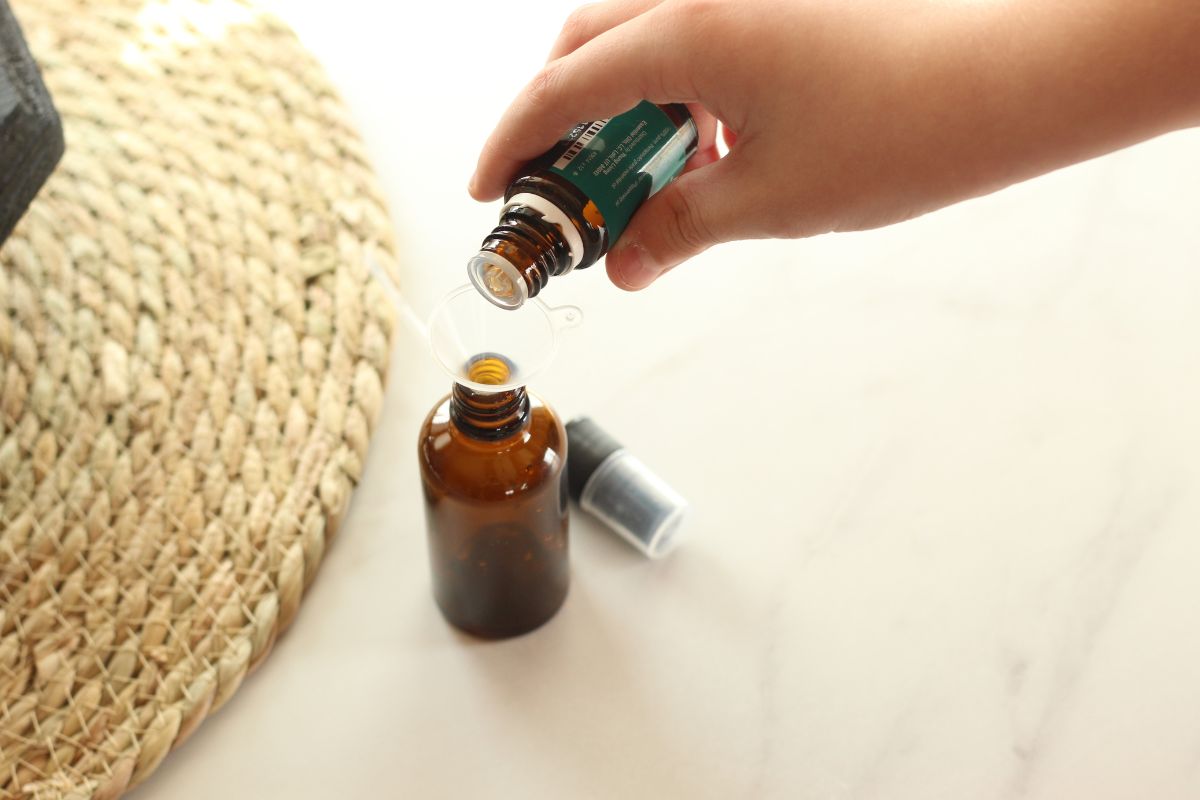 DIY PERFUME WITH ESSENTIAL OILS - EASY STEP BY STEP - Healthy Home from ...