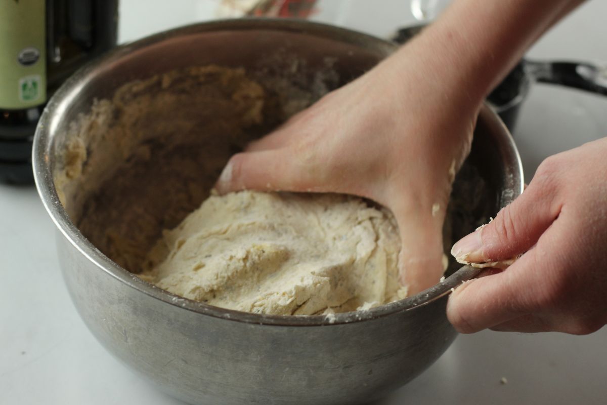 HOMEMADE PIZZA DOUGH | SIMPLE, NO-RISE RECIPE - Healthy Home from Scratch